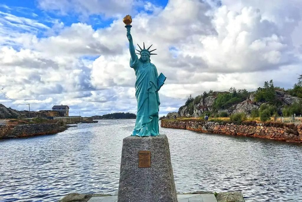 Lesser-Known Replicas of the Statue of Liberty Around the World • Over ...